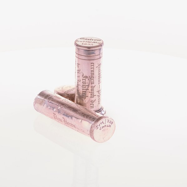 Prize money tubes for the horse race at the Doberan-Heiligendamm race ...